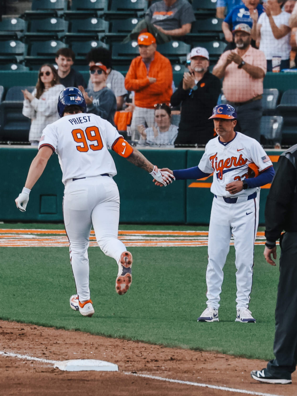 Clemson Tigers Dominate Winthrop Eagles in Explosive 20-7 Victory ...